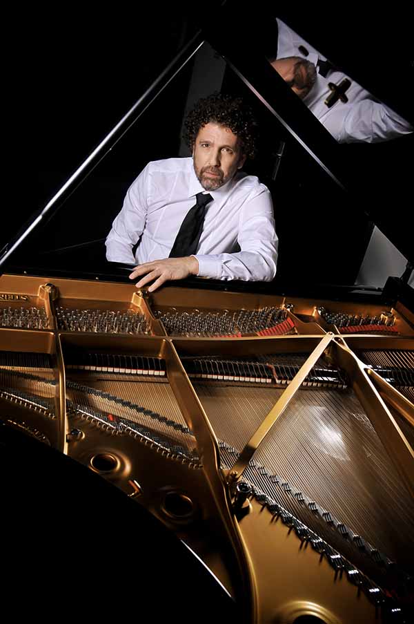 Asher Fisch sul podio dell’Orchestra del Teatro Regio di Torino dirige ...