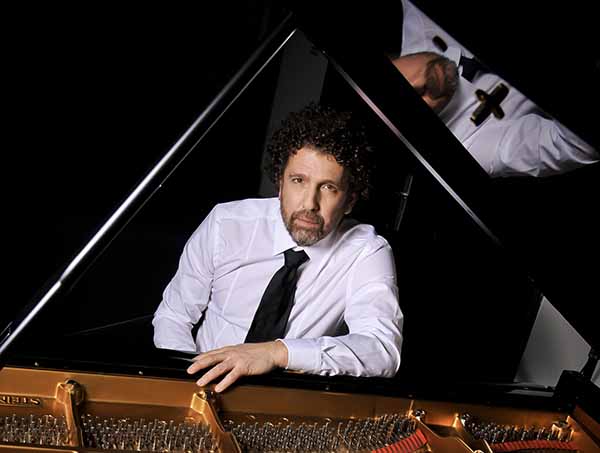 Asher Fisch sul podio dell’Orchestra del Teatro Regio di Torino dirige ...